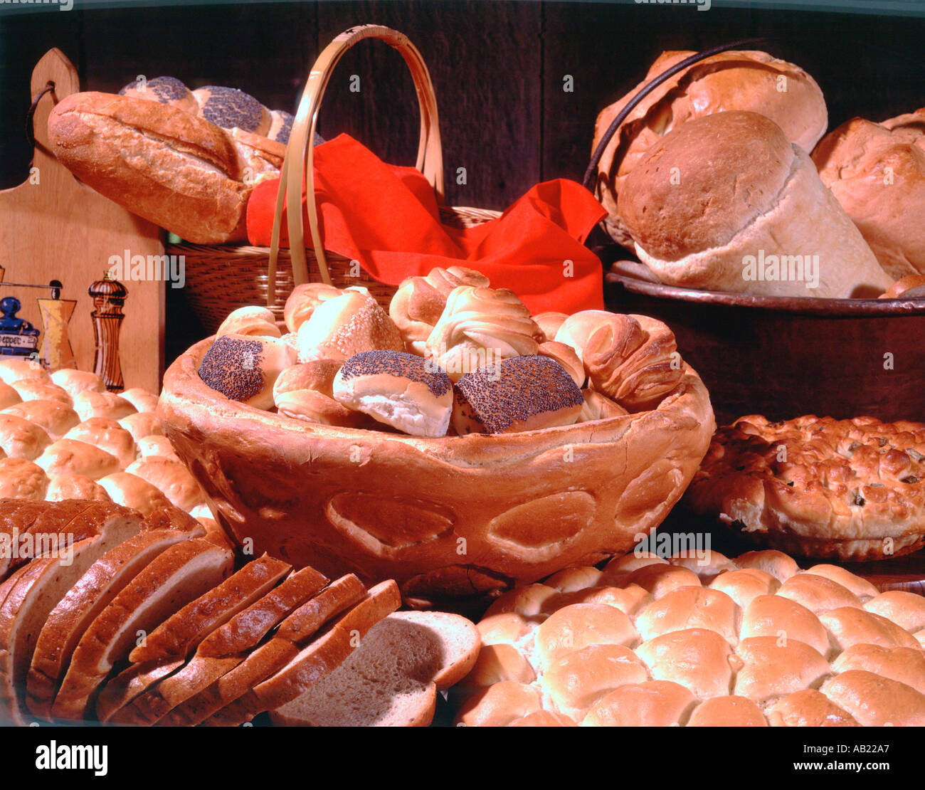 Baskets of breads hi-res stock photography and images - Alamy