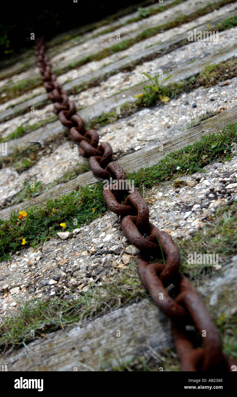 Closeup rusting chain hi-res stock photography and images - Alamy