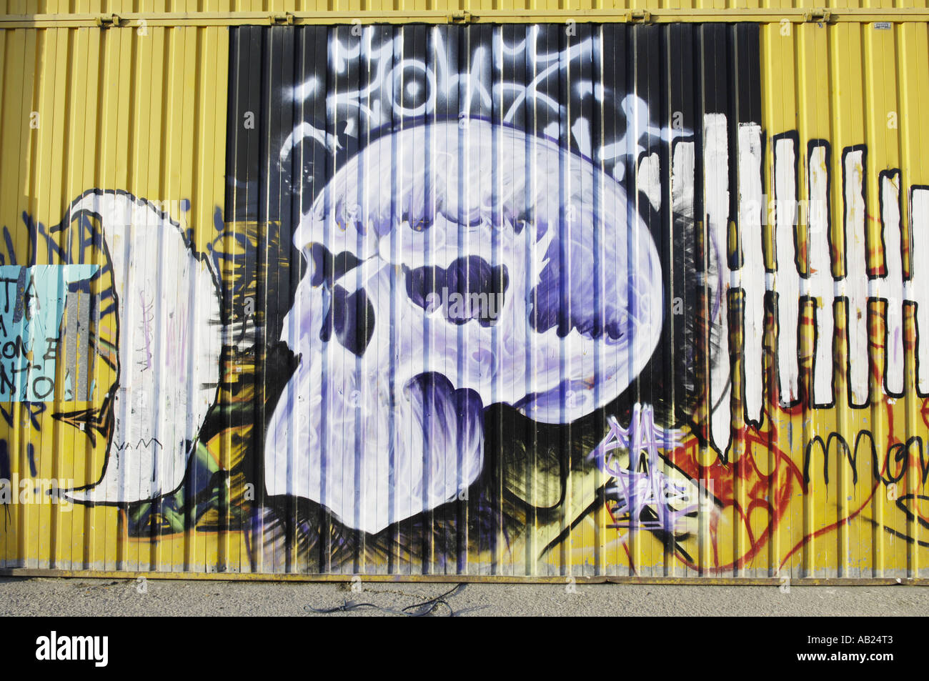 graf graffiti skull skeletal skeleton head human building architecture ...
