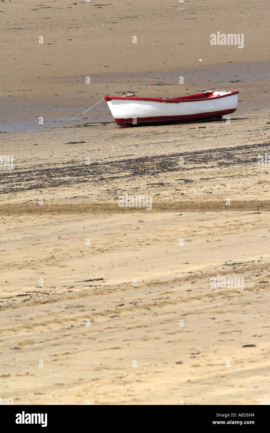 White row boat hi-res stock photography and images - Alamy