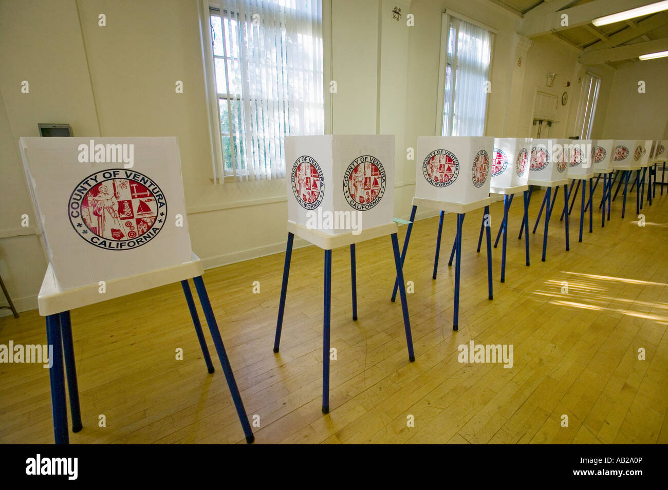 Voting stands for Congressional election November 2006 in Ojai Ventura ...