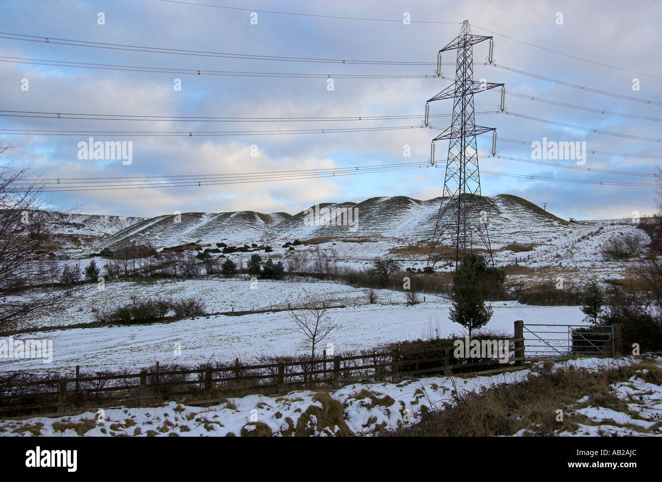 Pylons in snowy field hi-res stock photography and images - Alamy