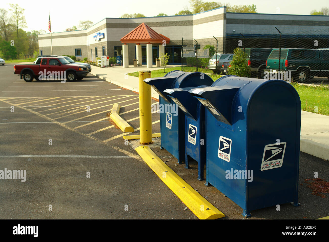 U s post office shipping box hi-res stock photography and images - Alamy