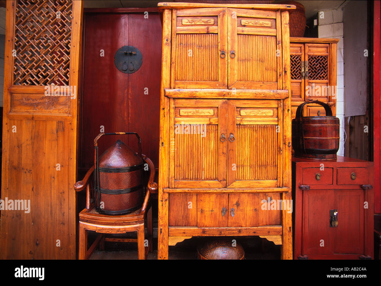 Chinese screens hi-res stock photography and images - Alamy