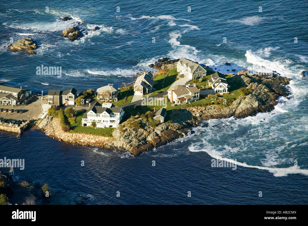Waterfront homes south england hi-res stock photography and images - Alamy