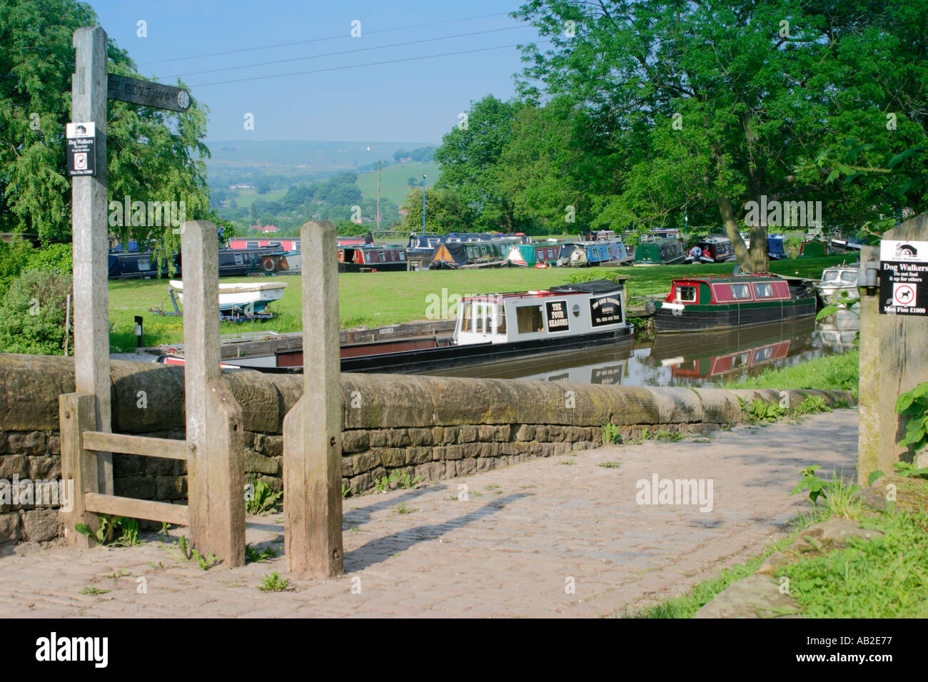Marple canal hi-res stock photography and images - Alamy