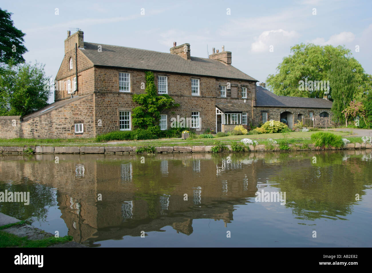 Cheshire waterside hi-res stock photography and images - Alamy