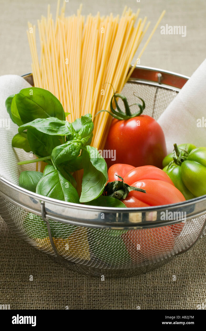Spaghetti sieve hi-res stock photography and images - Alamy