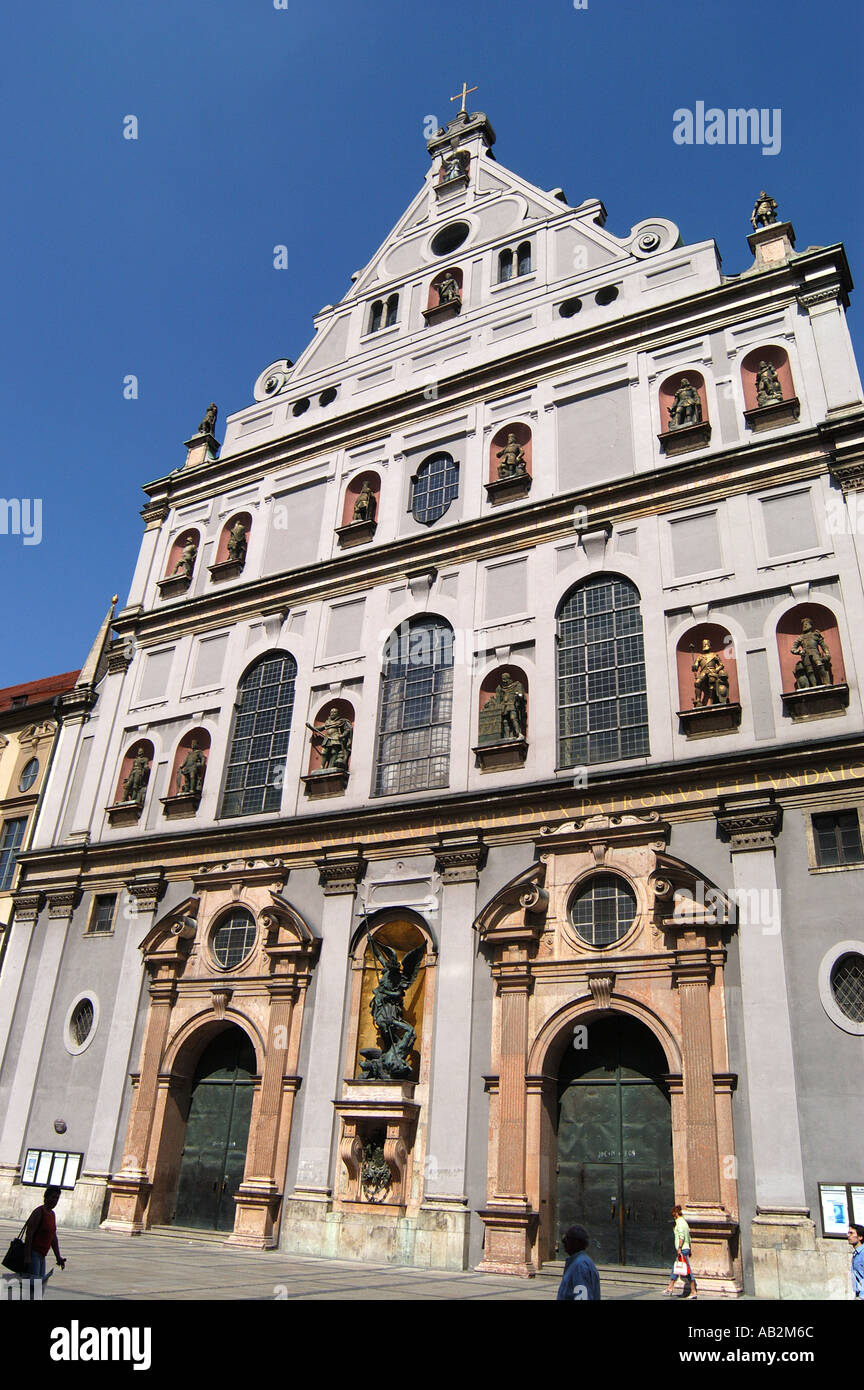 Neuhauser strasse munich hi-res stock photography and images - Alamy