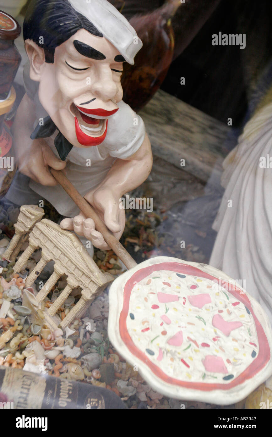 Fake statue hi-res stock photography and images - Alamy