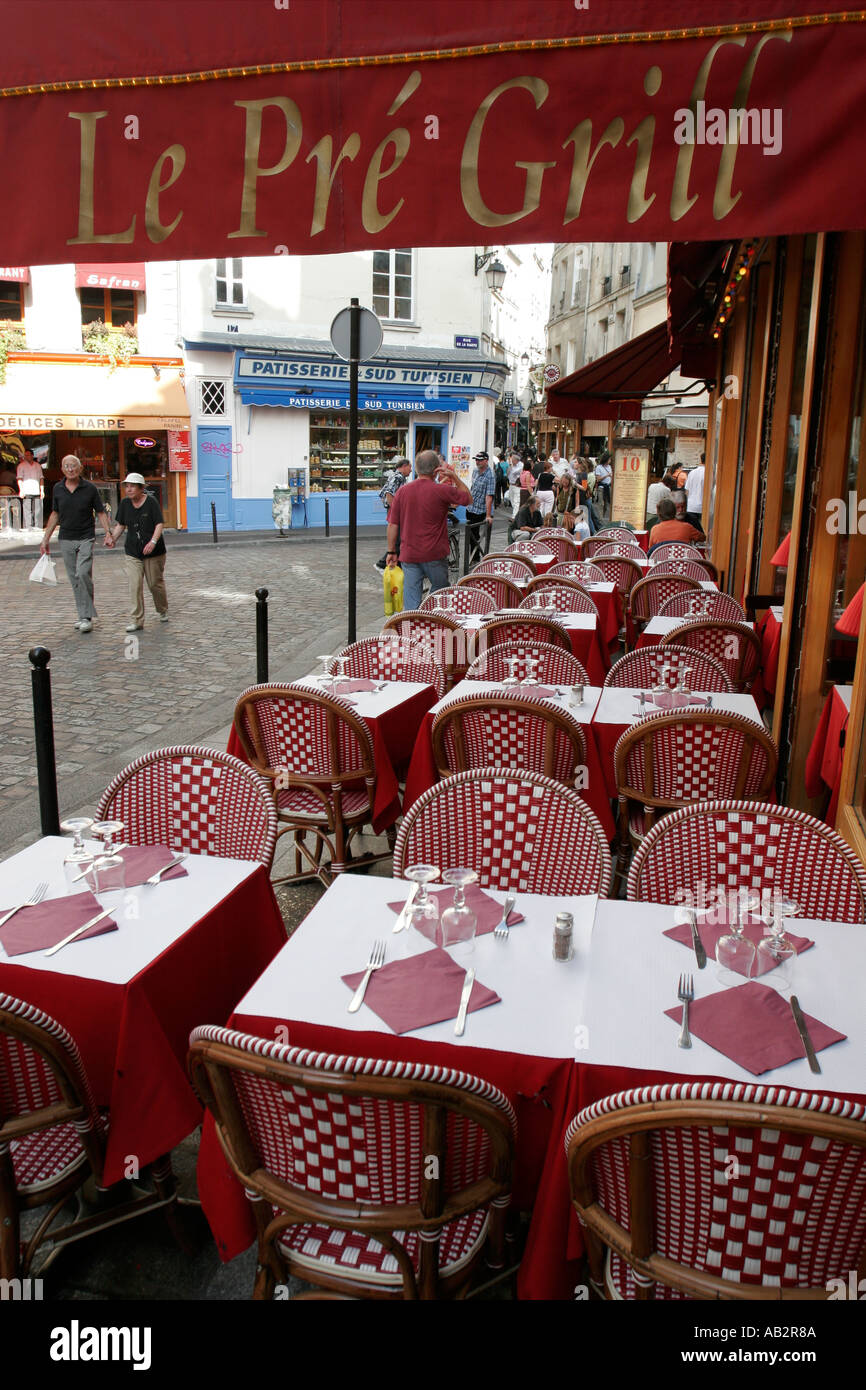Paris set table hi-res stock photography and images - Alamy