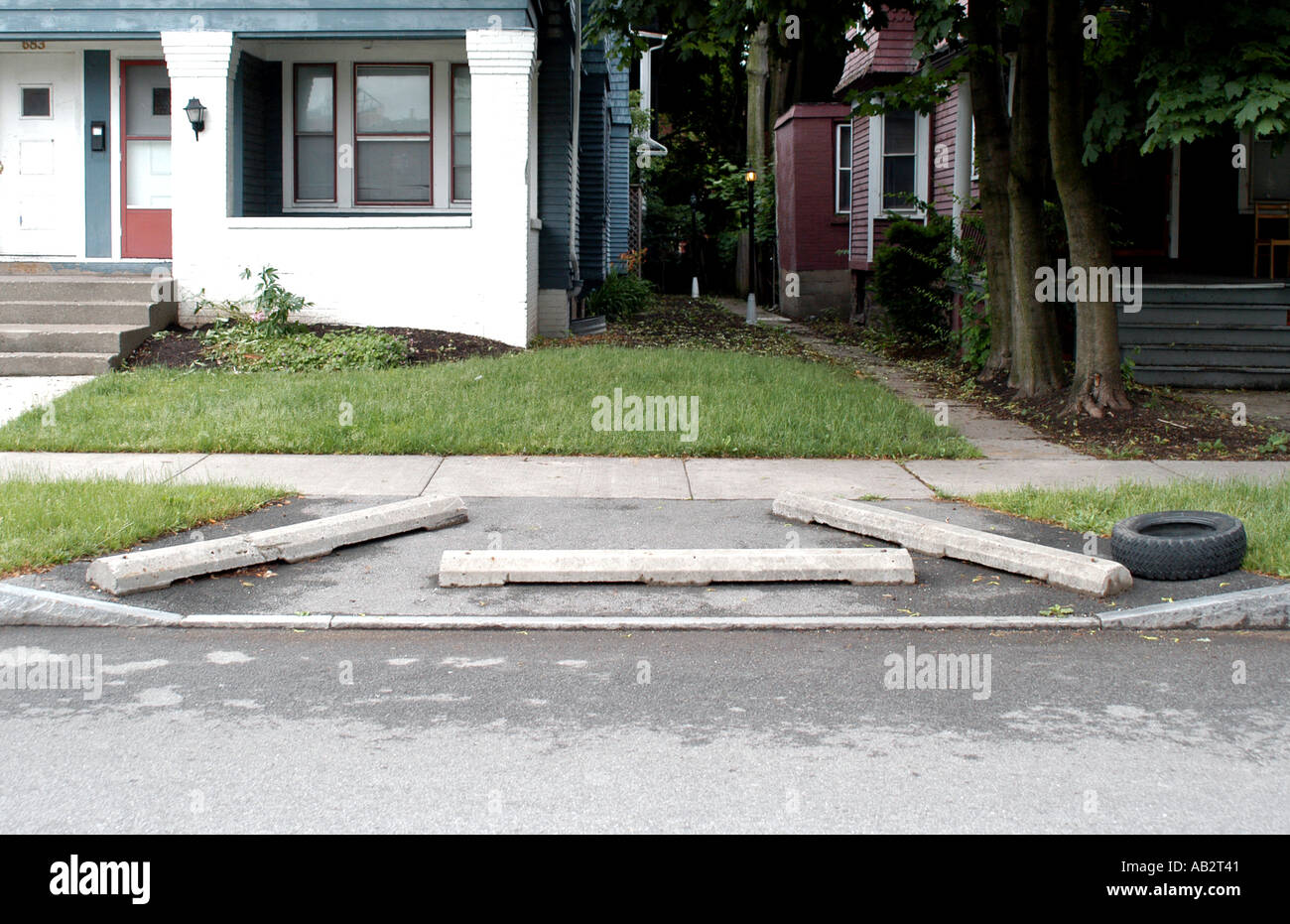 Driveway blocked hi-res stock photography and images - Alamy
