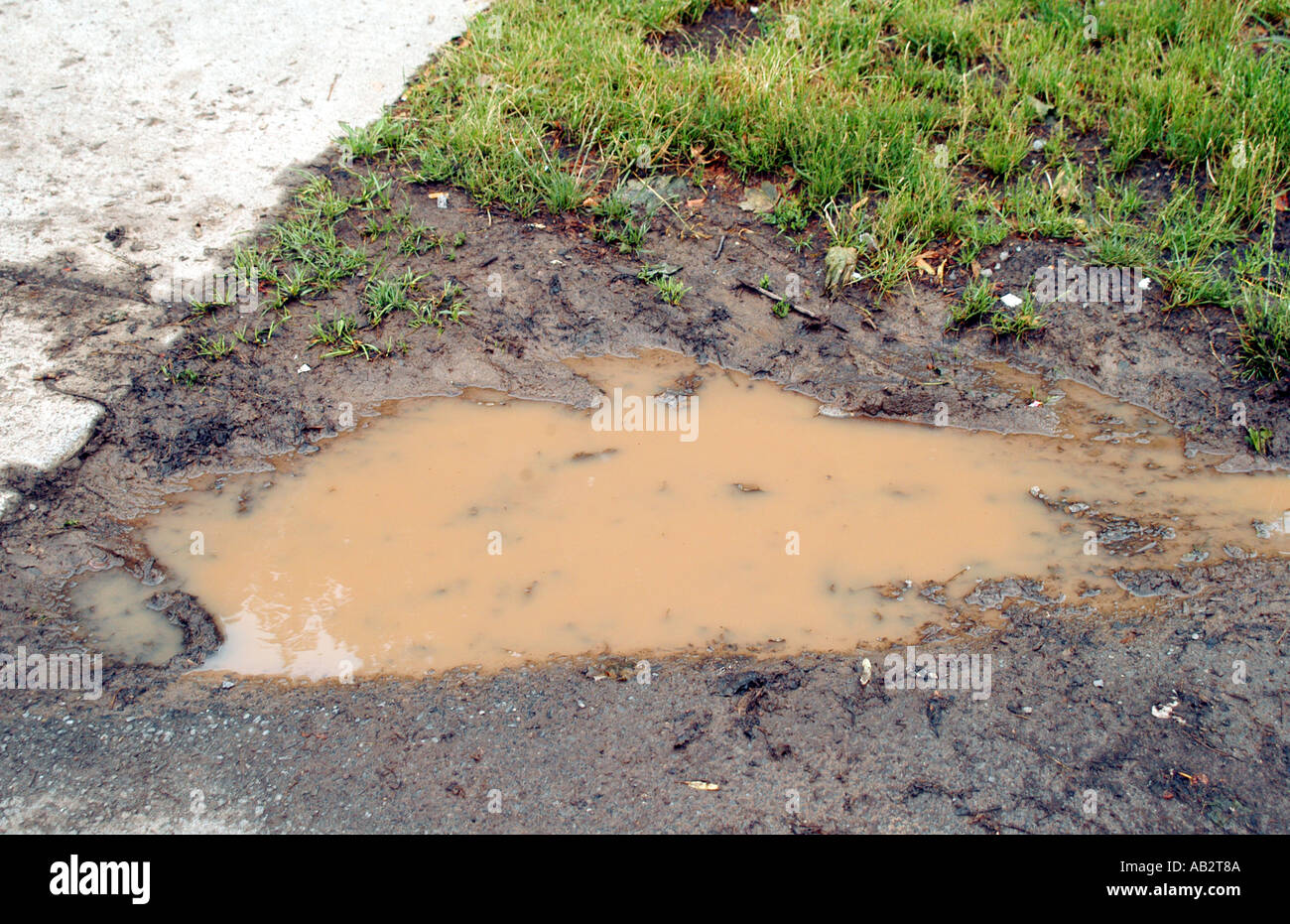 Puddle mud hi-res stock photography and images - Alamy