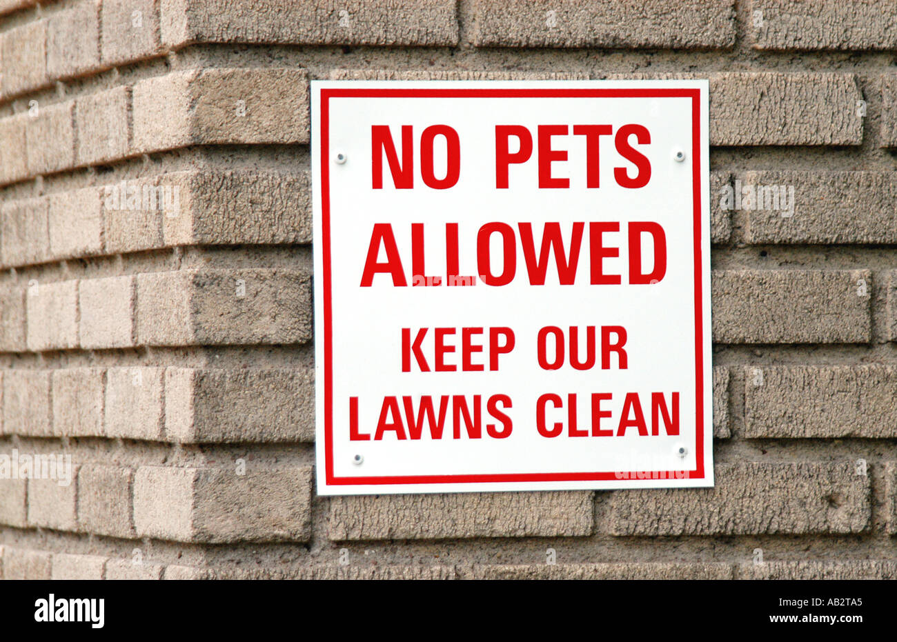 no pets sign Stock Photo - Alamy