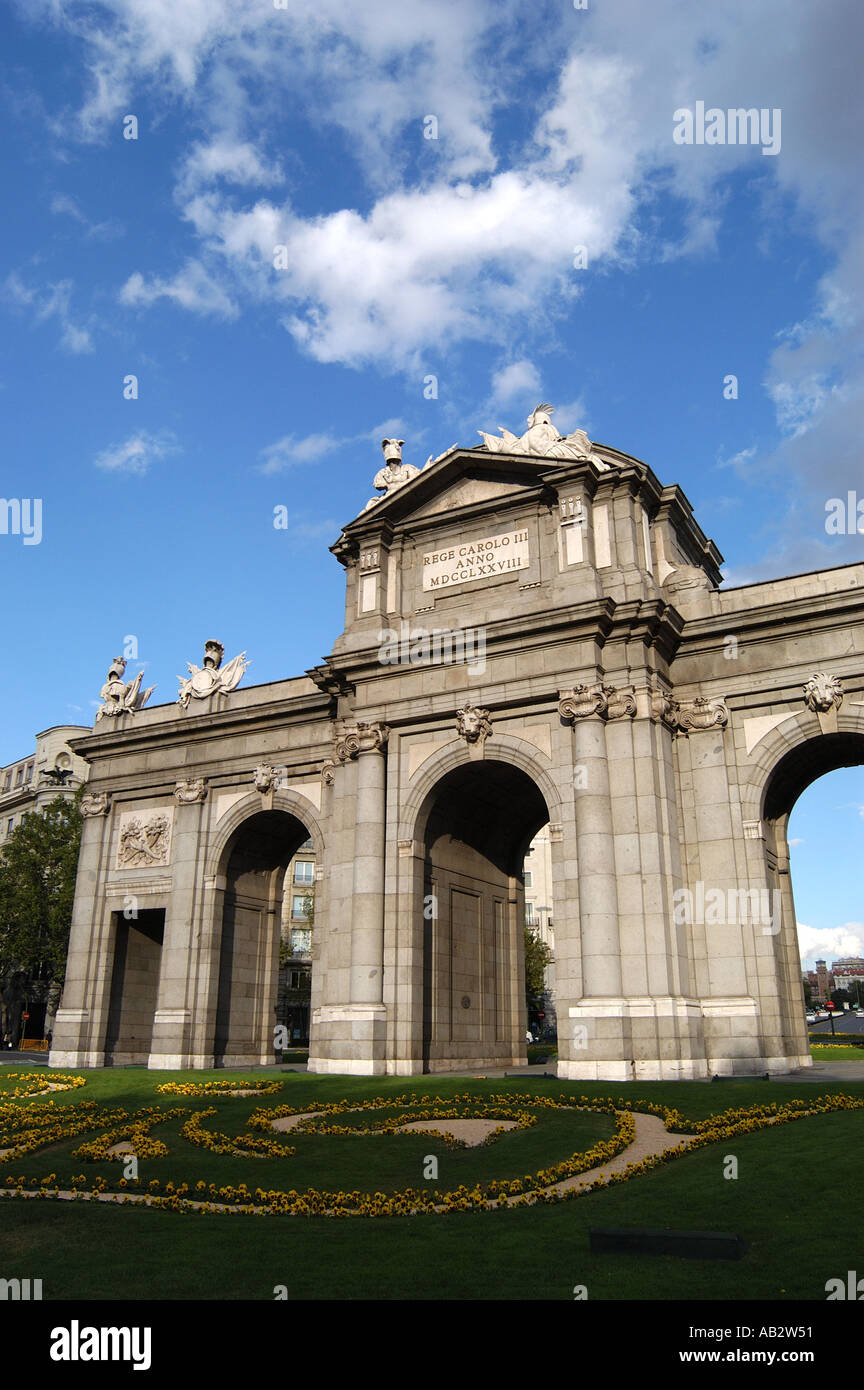 Alcala Arch in Plaza de la Independencia Madrid Spain Stock Photo - Alamy