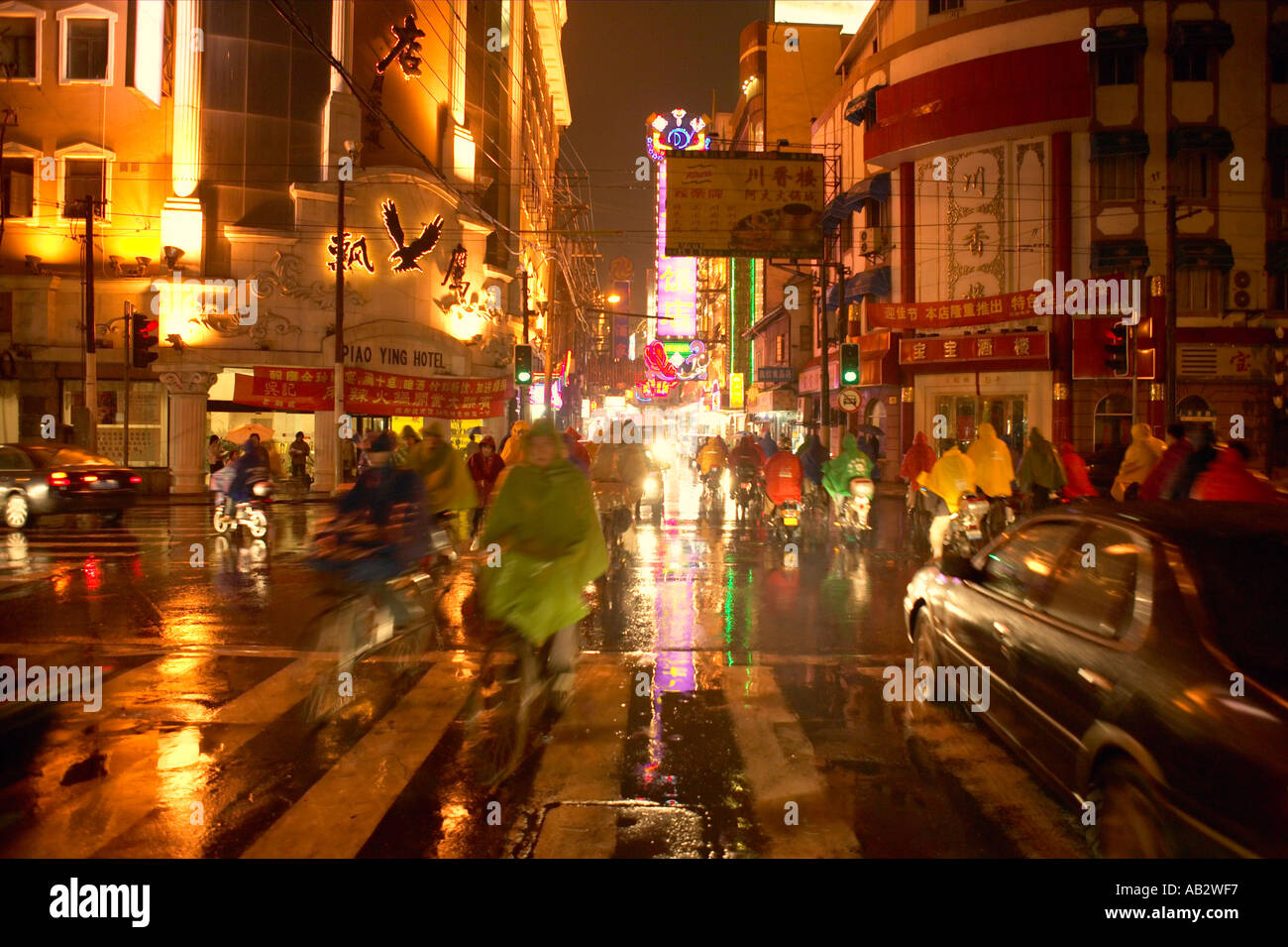 China rain and cycle hi-res stock photography and images - Alamy