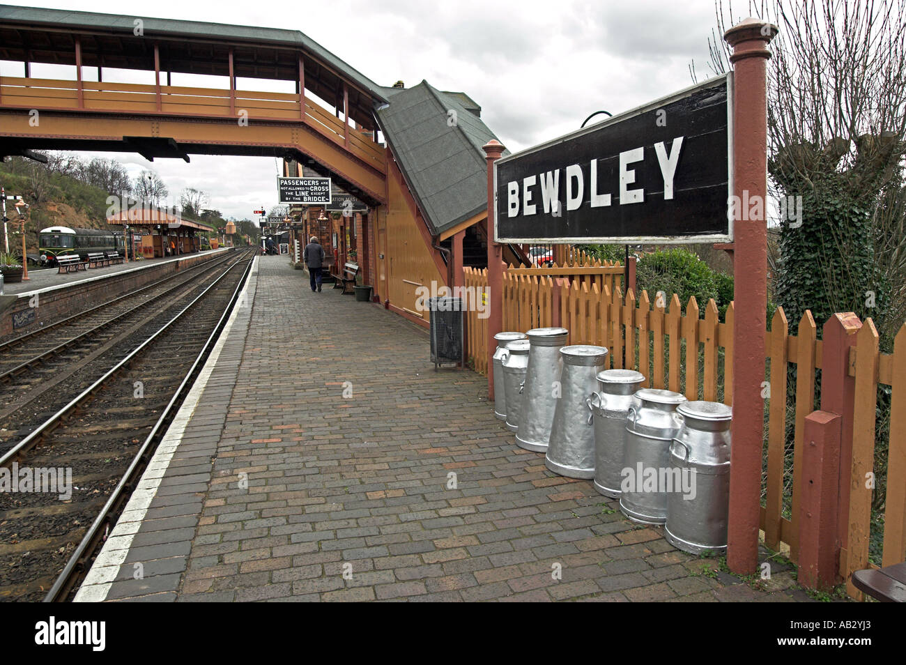 Platform track crossing sign hi-res stock photography and images - Alamy