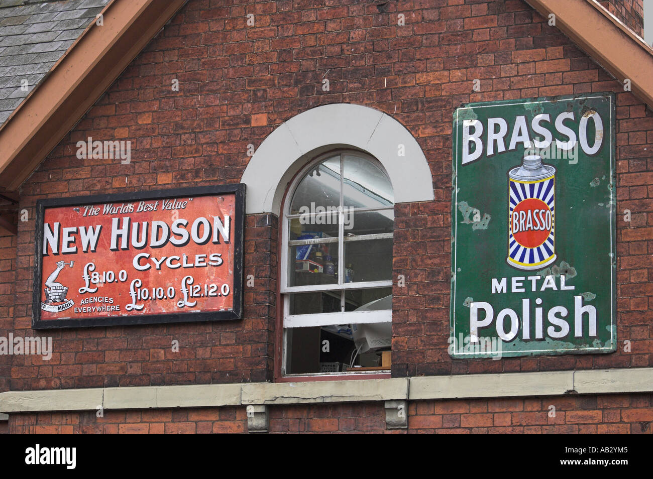 Ancient advertisements and window at Bewdley Station Stock Photo - Alamy