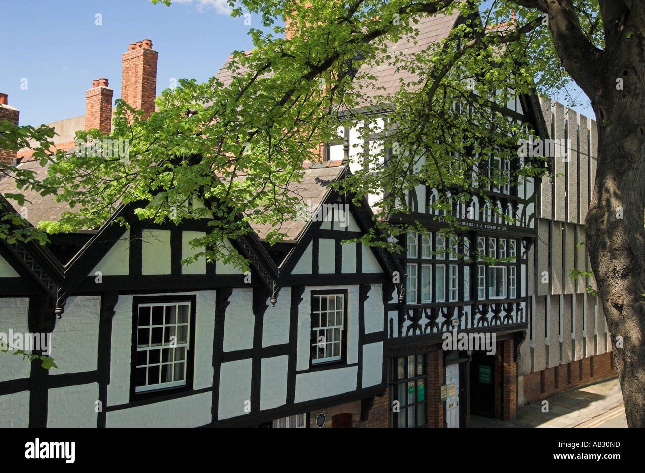 Tudor buildings hi-res stock photography and images - Alamy