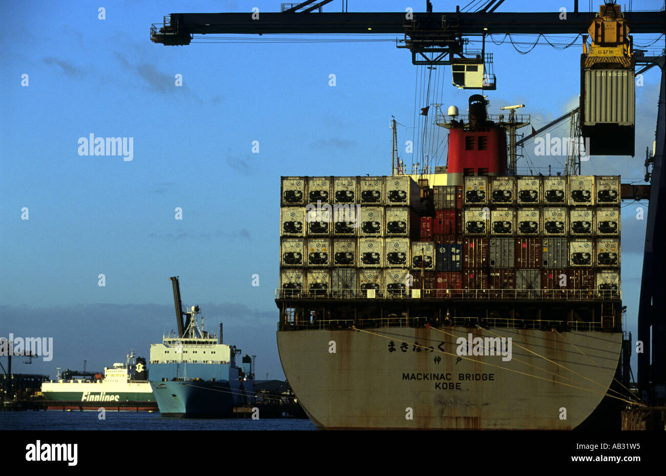 K-Line container ship Mackinac Bridge unloading at Landguard terminal ...