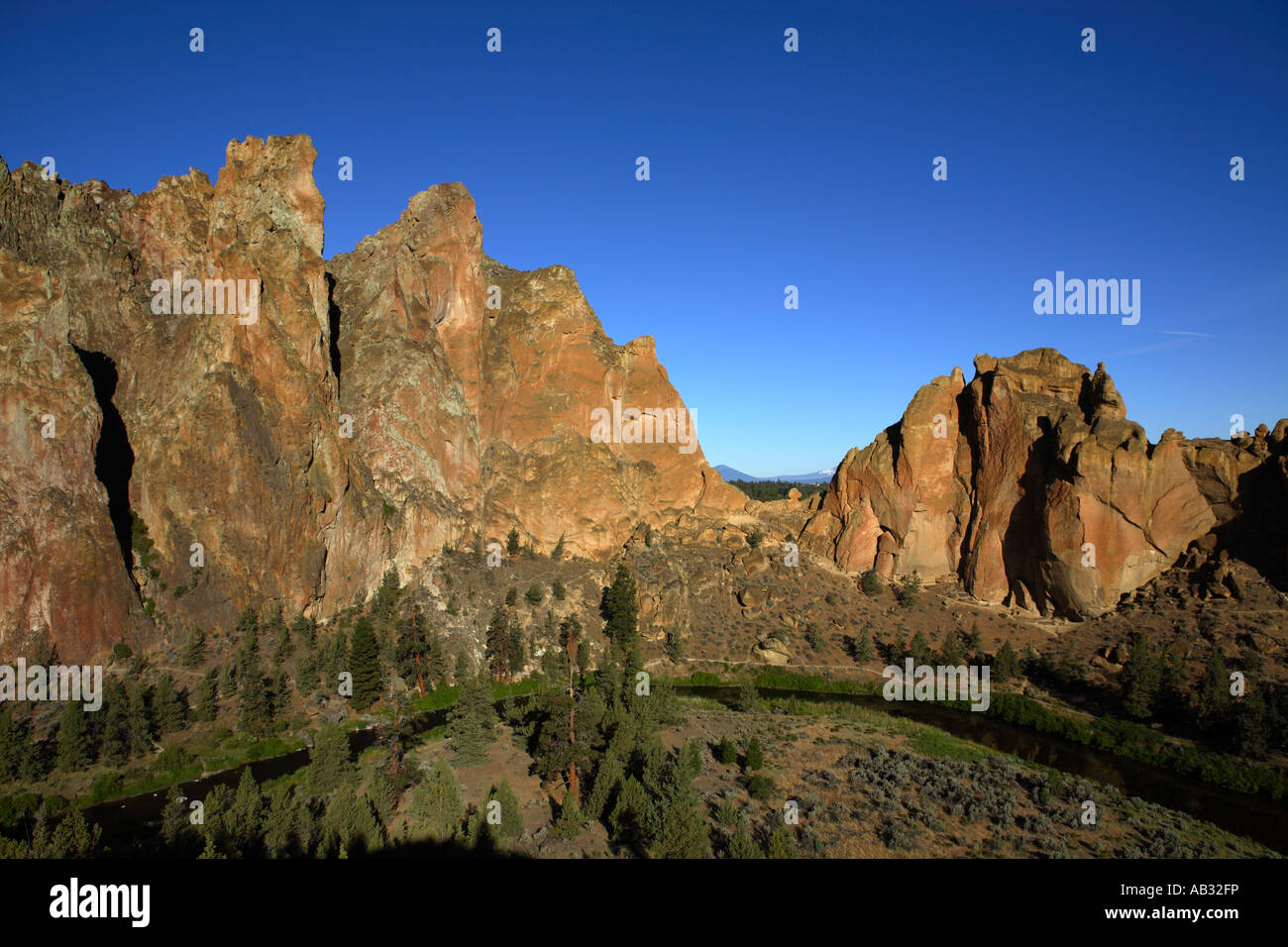 Smith Rock State Park in Central Oregon Stock Photo - Alamy