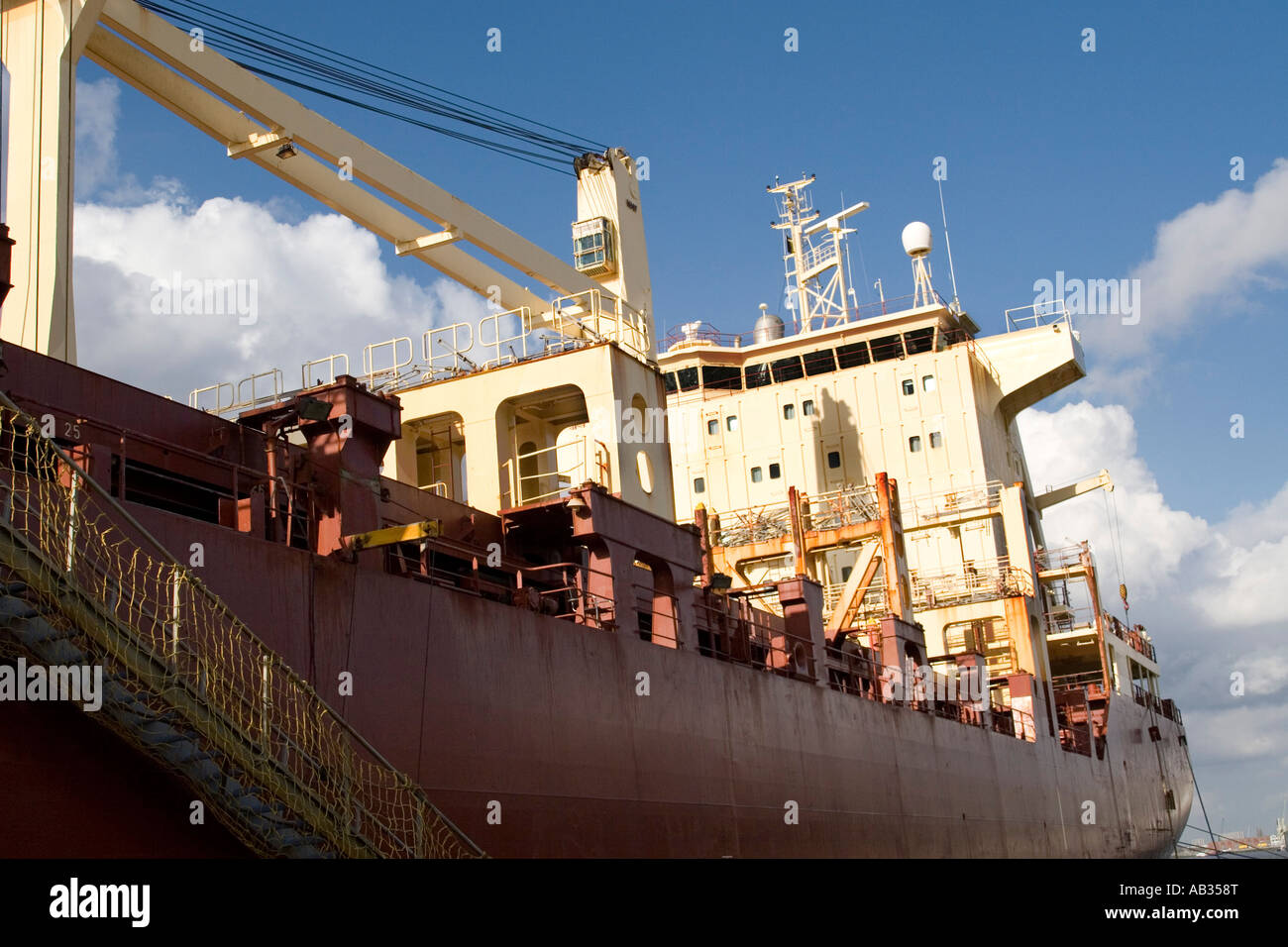Container ship moored hi-res stock photography and images - Alamy
