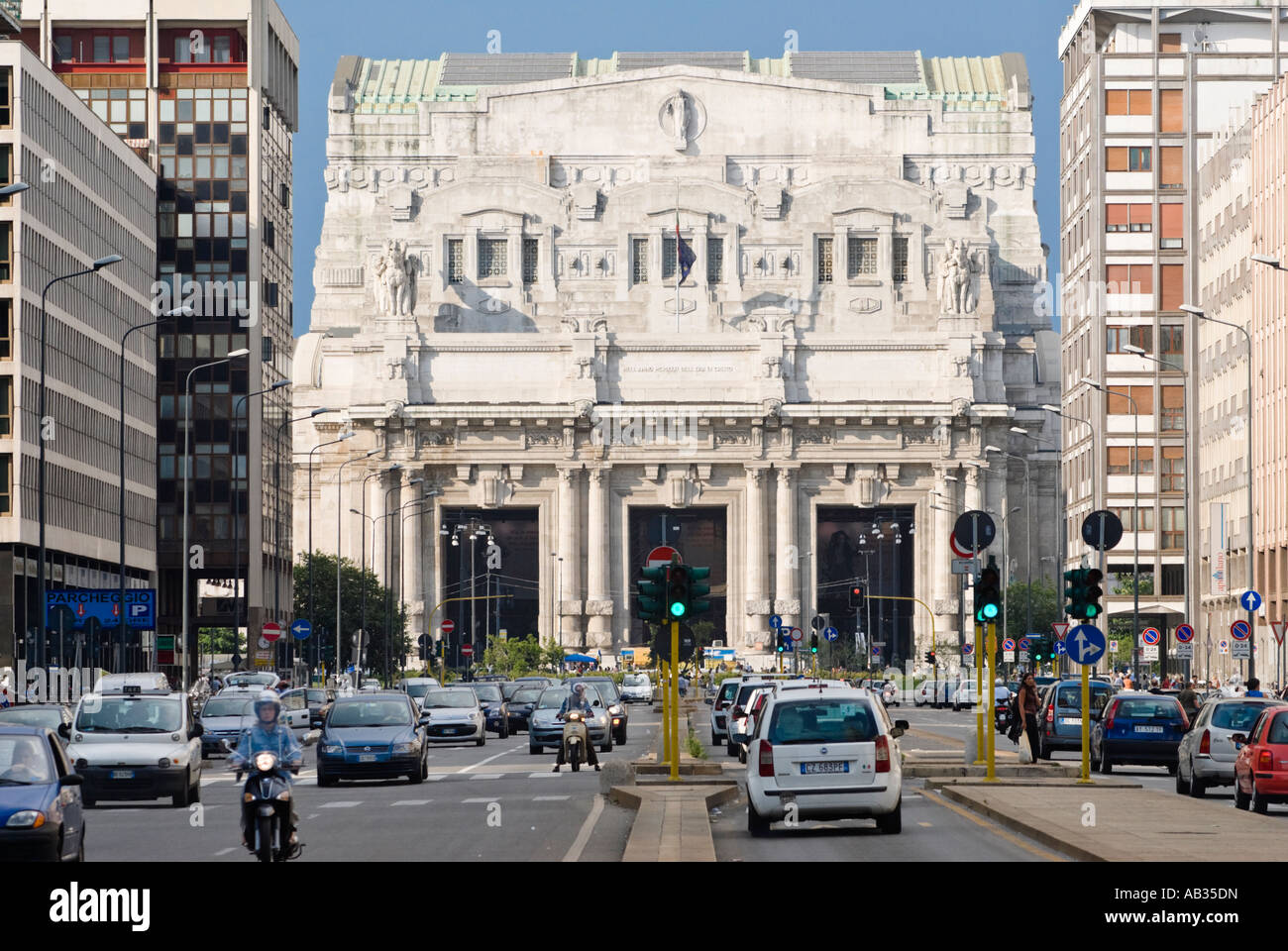 Milan Central Station Statione Centrale impressive 1930 s Art Deco ...