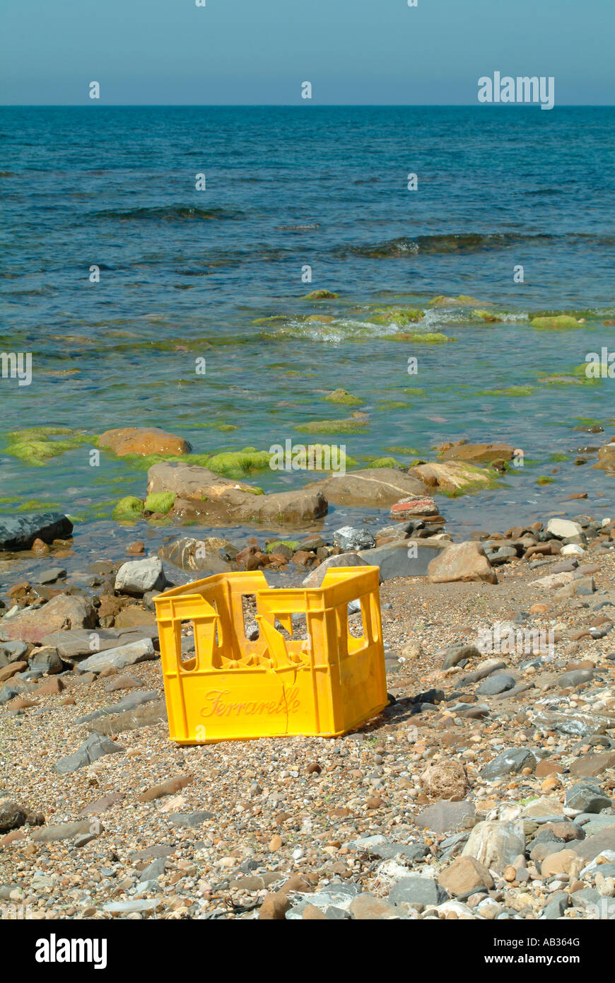 Rubbish on the beach Stock Photo - Alamy