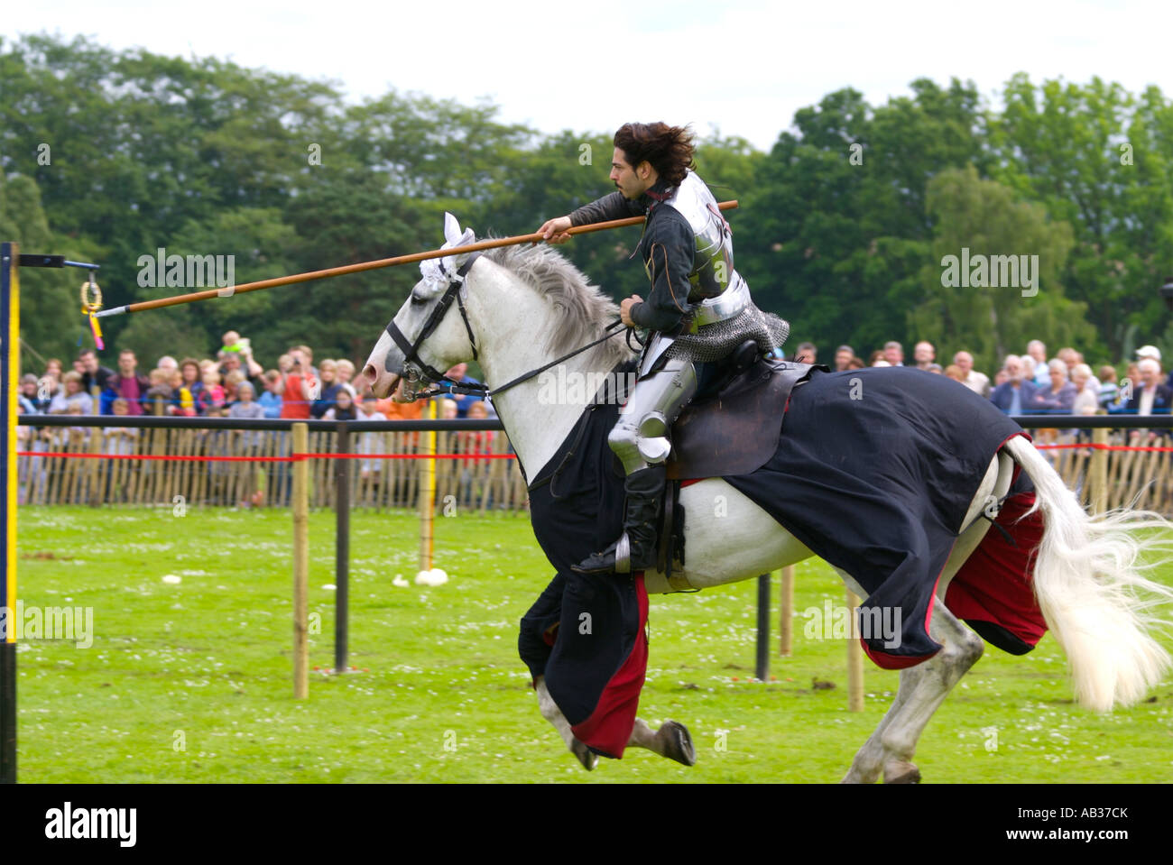 Jousting knight hi-res stock photography and images - Alamy