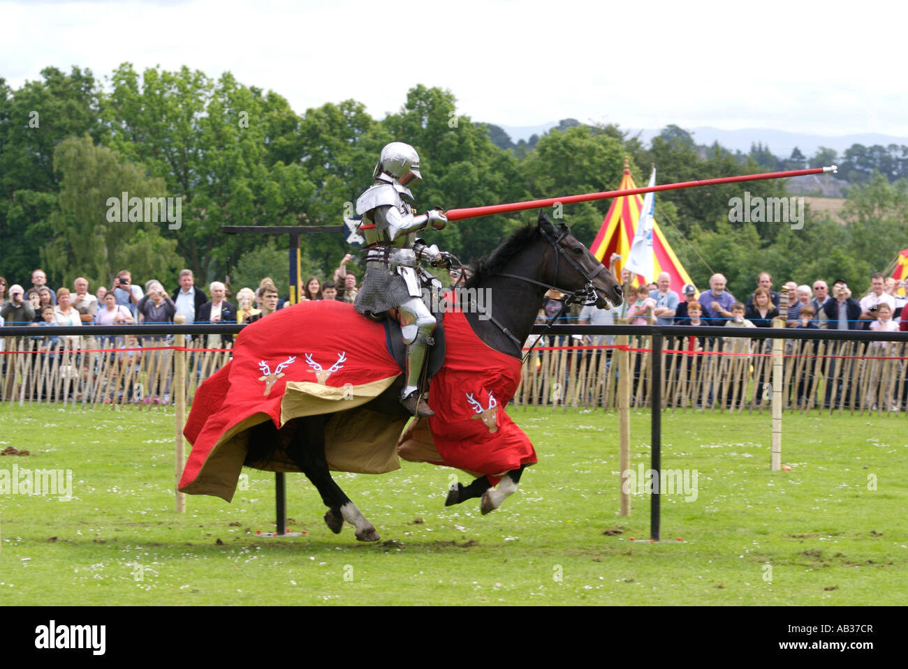 Jousting knight hi-res stock photography and images - Alamy