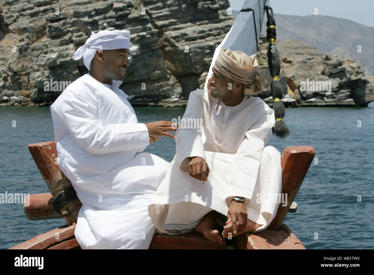 Oman traditional dress hi-res stock photography and images - Alamy