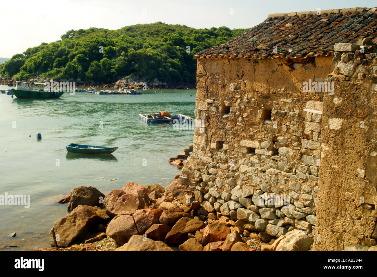 vallege thailand sea stone house boat Stock Photo - Alamy