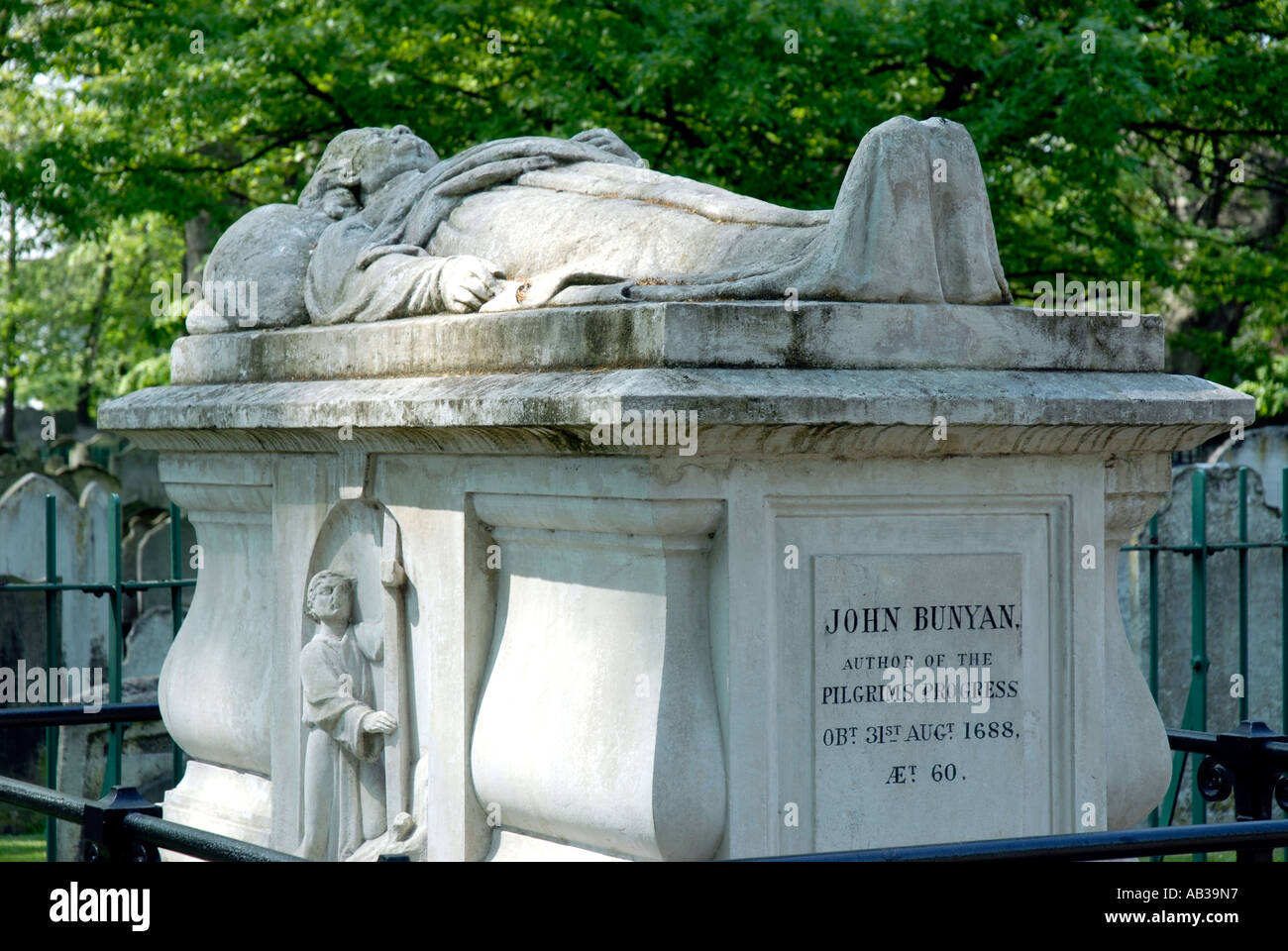 John bunyan grave hi-res stock photography and images - Alamy