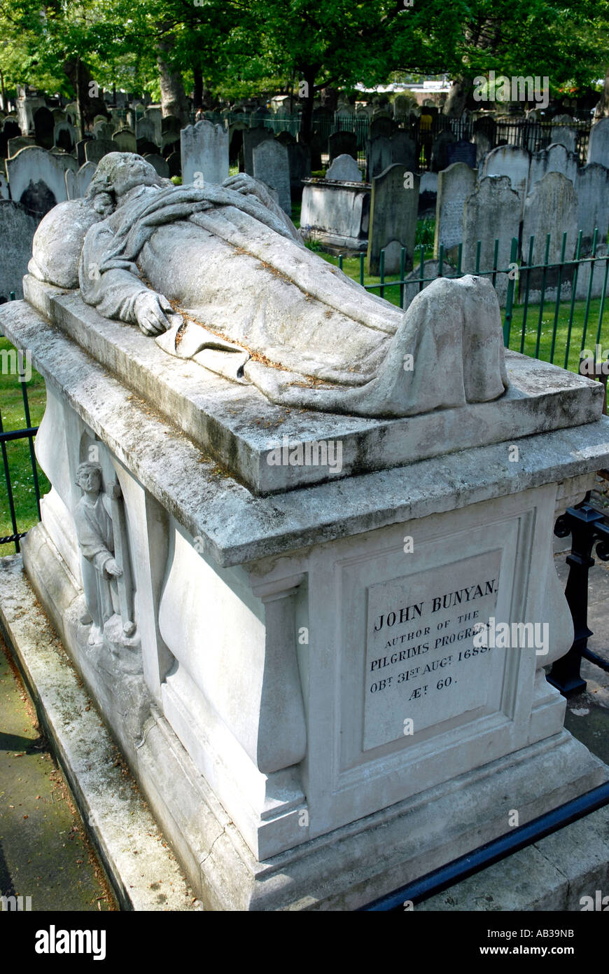 John bunyan grave hi-res stock photography and images - Alamy