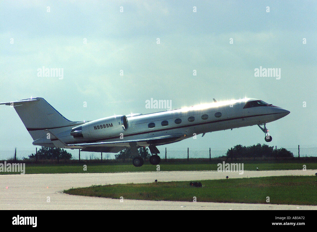 Learjet taking off Stock Photo - Alamy