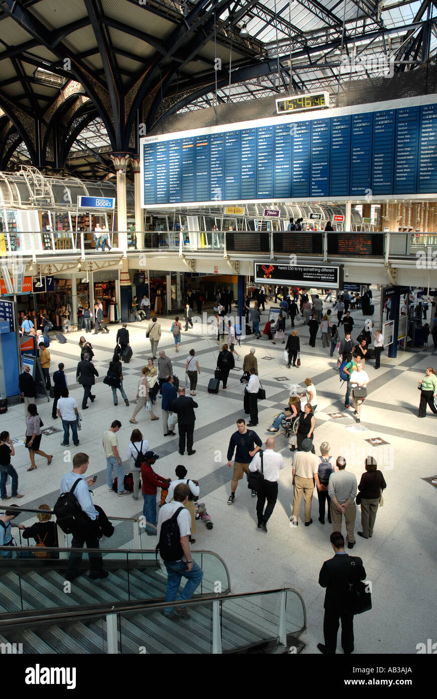 Liverpool Street mainline railway station concourse City of London ...