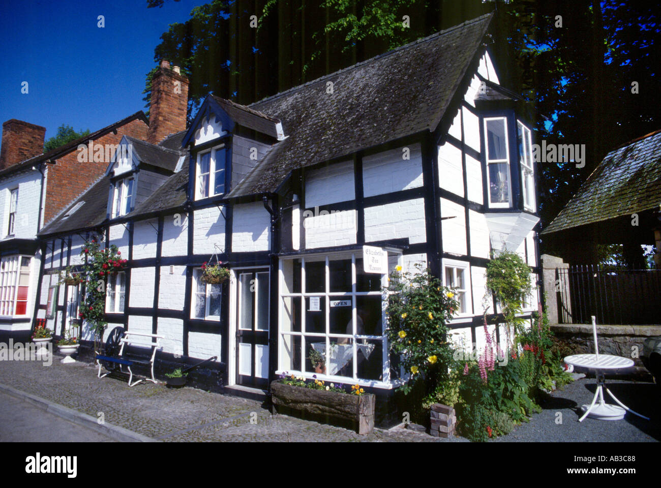 Traditional Beamed Cottage Welsh Village Stock Photo - Alamy