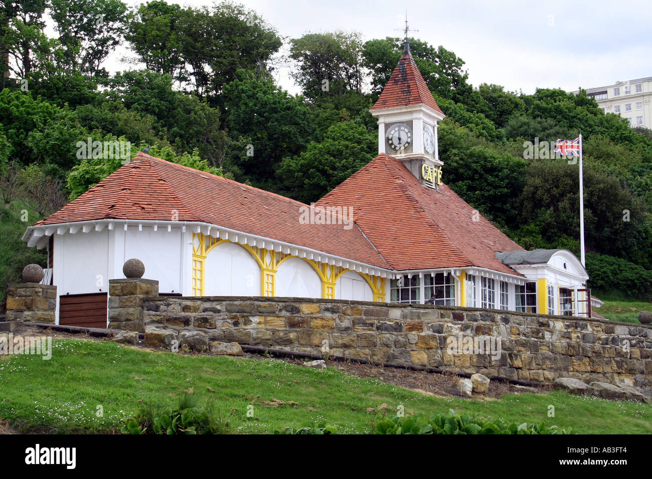 Clock cafe scarborough hi-res stock photography and images - Alamy