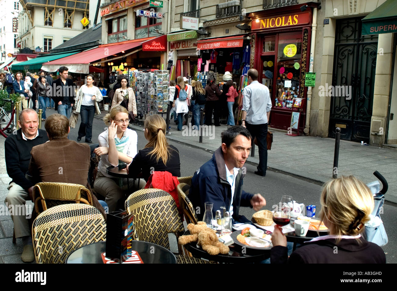 paris parisian cafe France French bar restaurant Stock Photo - Alamy