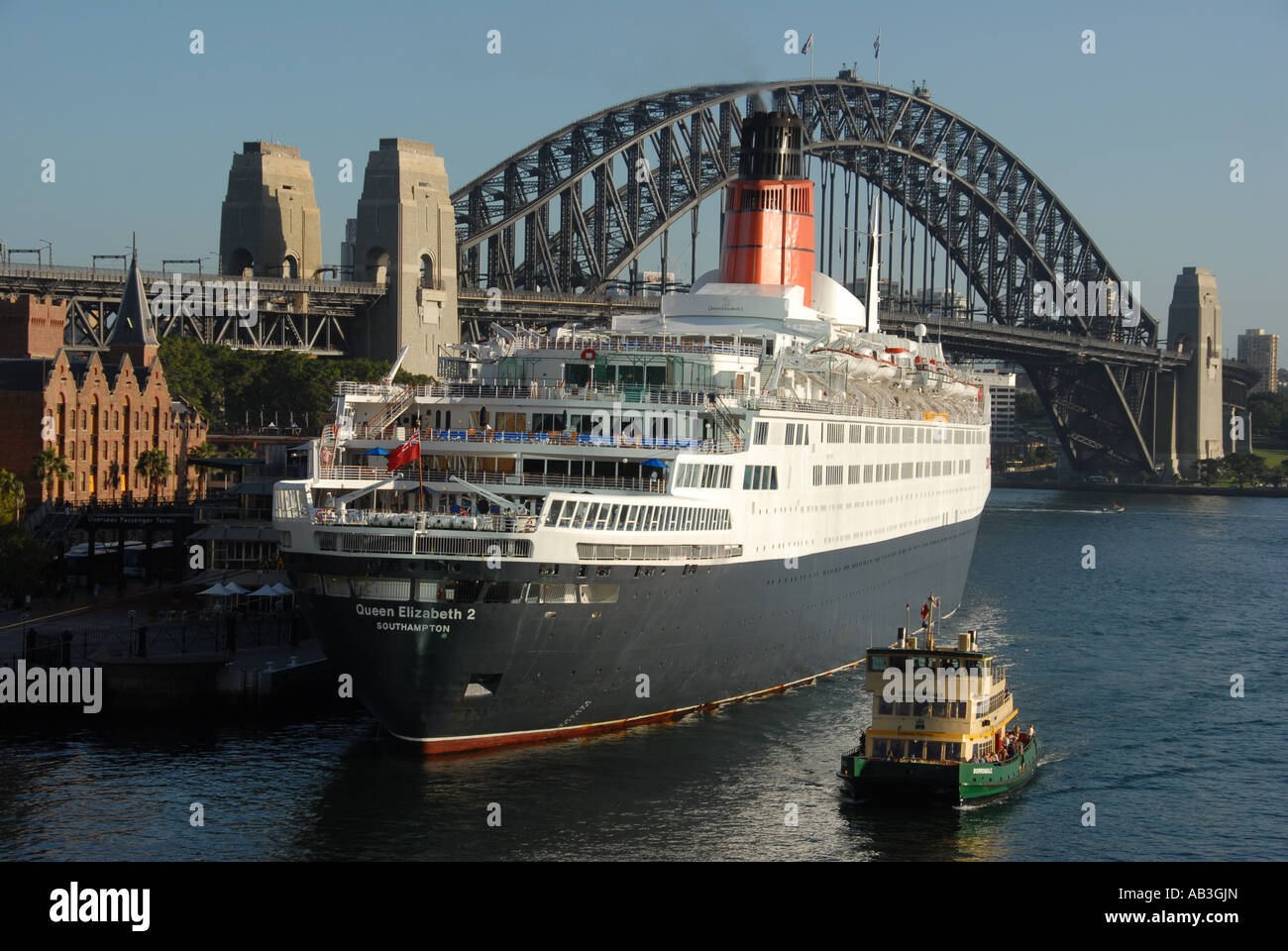 Qe2 hi-res stock photography and images - Alamy