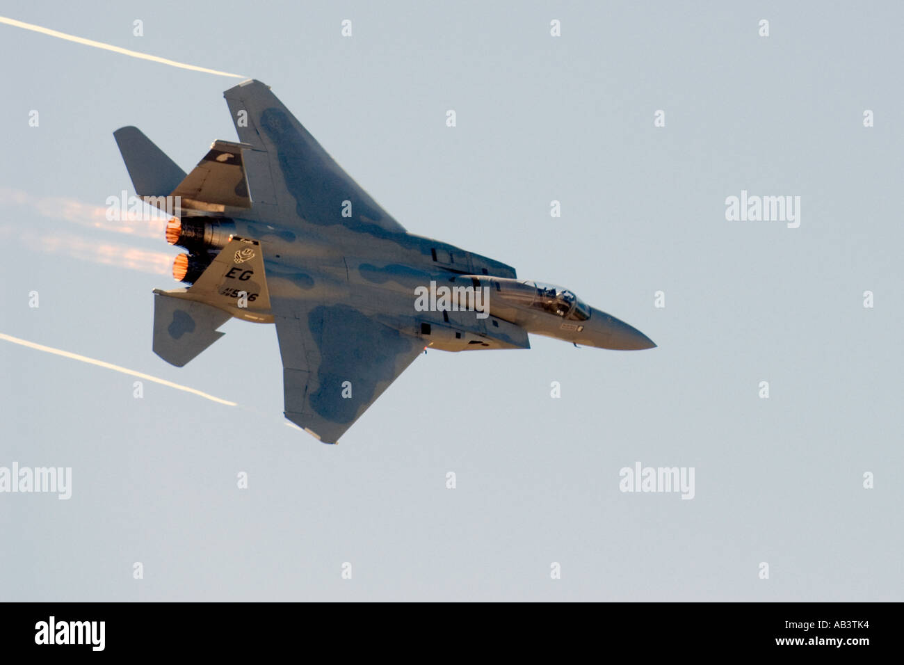 U. S. Air Force F-15 Eagle roars through the skies Stock Photo - Alamy