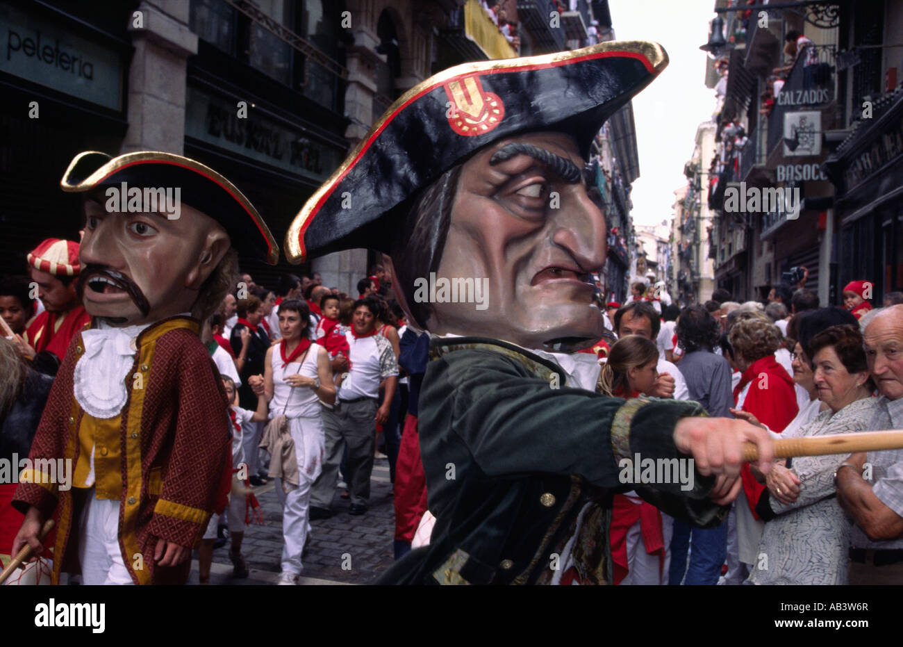Basque people traditional dress hi-res stock photography and images - Alamy