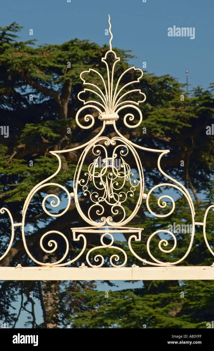 Medoc bordeaux chateau gate hi-res stock photography and images - Alamy