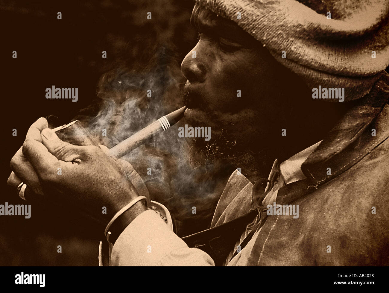 Xhosa man smoking pipe hi-res stock photography and images - Alamy