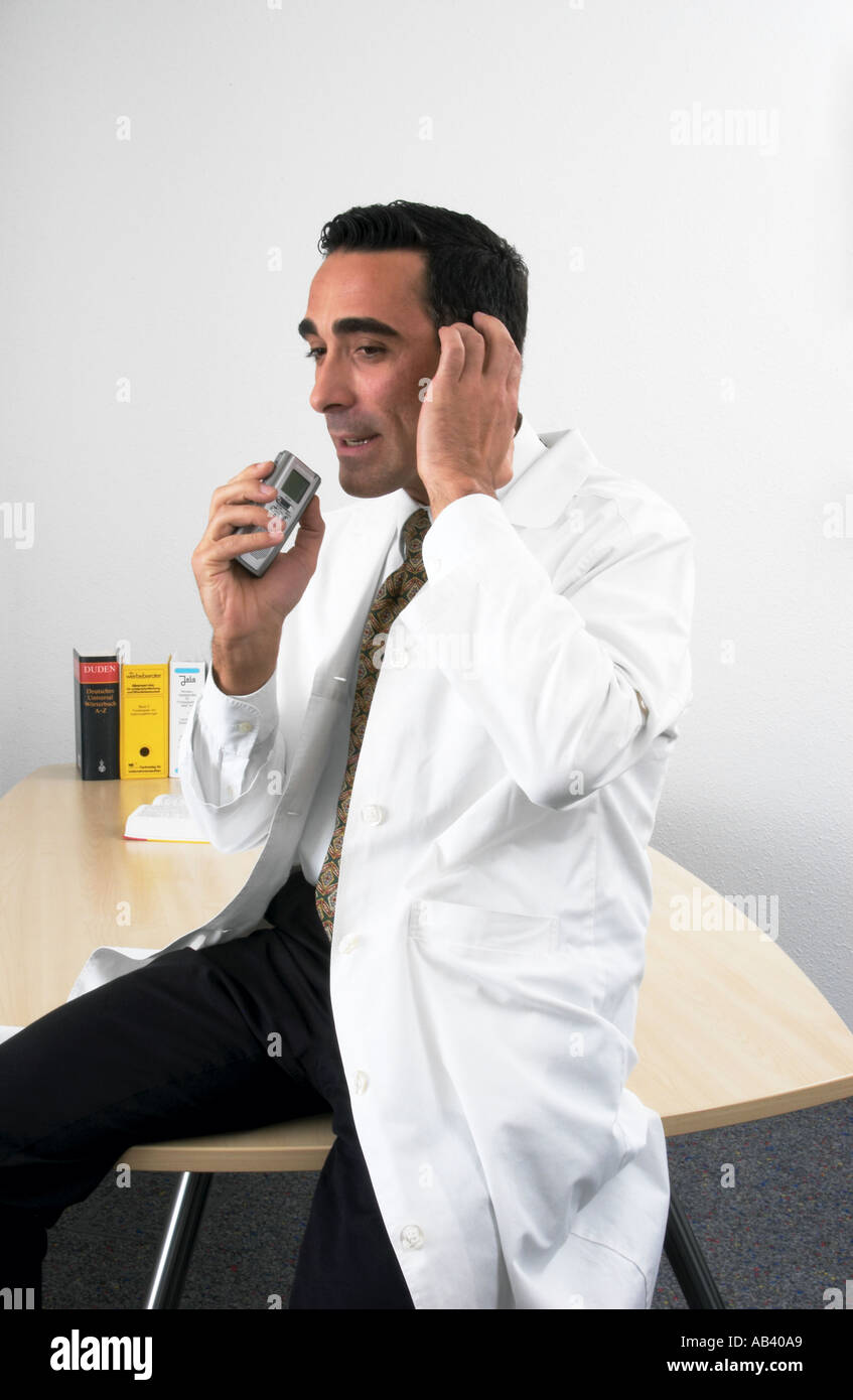 Doktor mit Diktiergerät Doctor with dictation set Stock Photo - Alamy