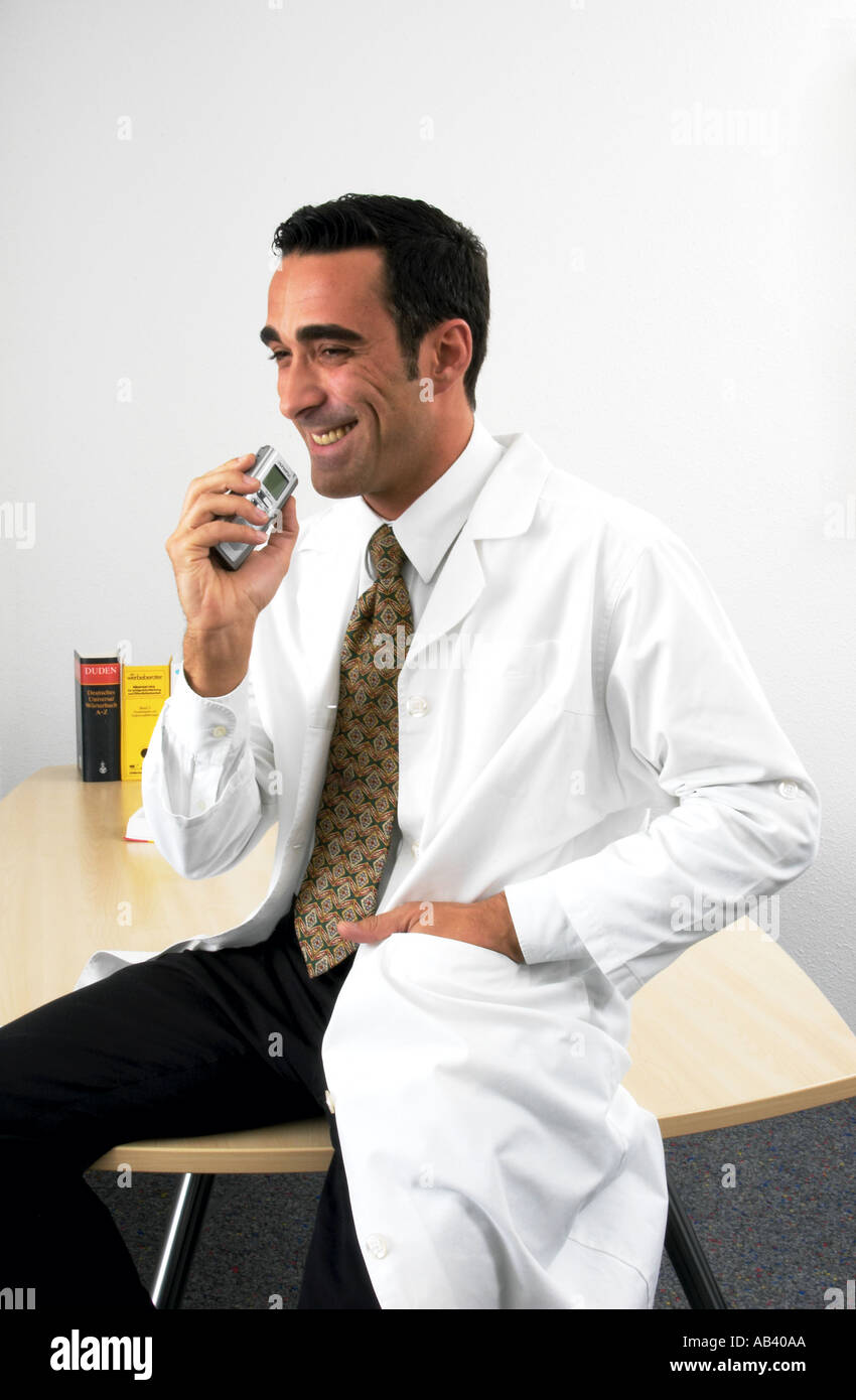 Doktor mit Diktiergerät Doctor with dictation set Stock Photo - Alamy