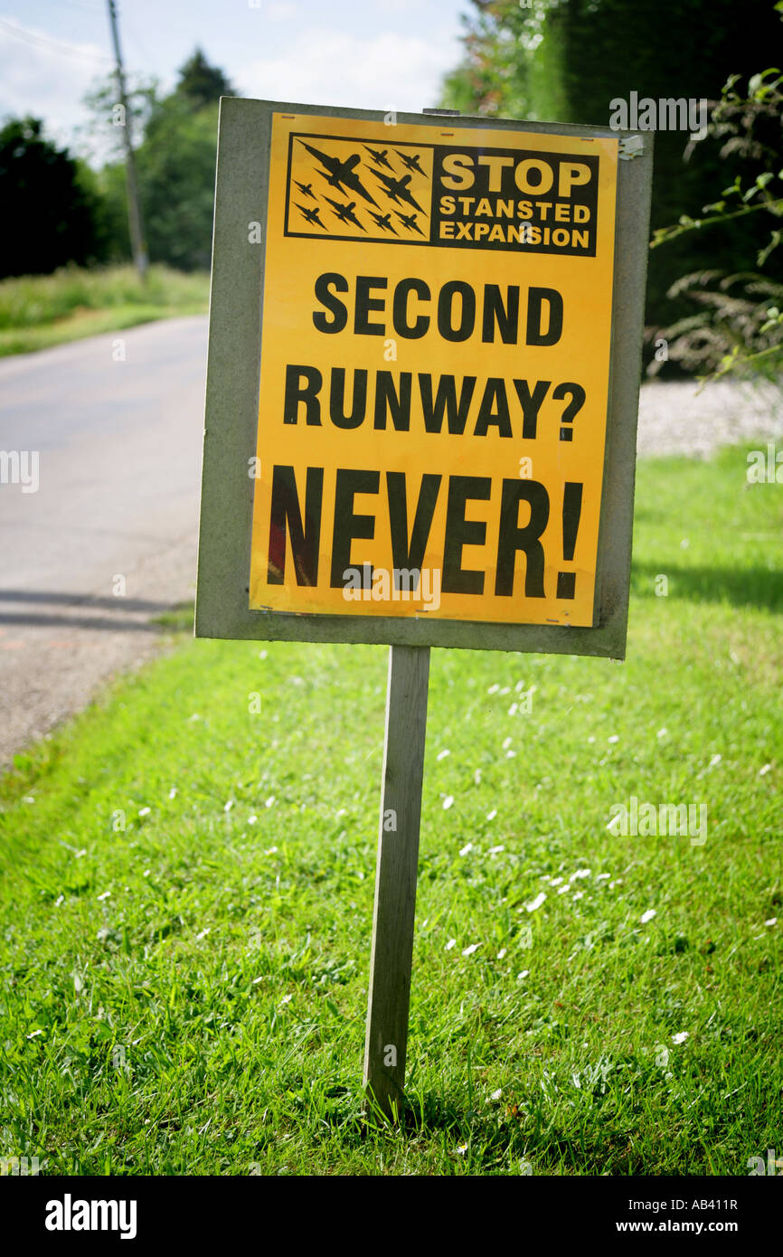 SSE protest placard outside a house threatened by the proposed building ...
