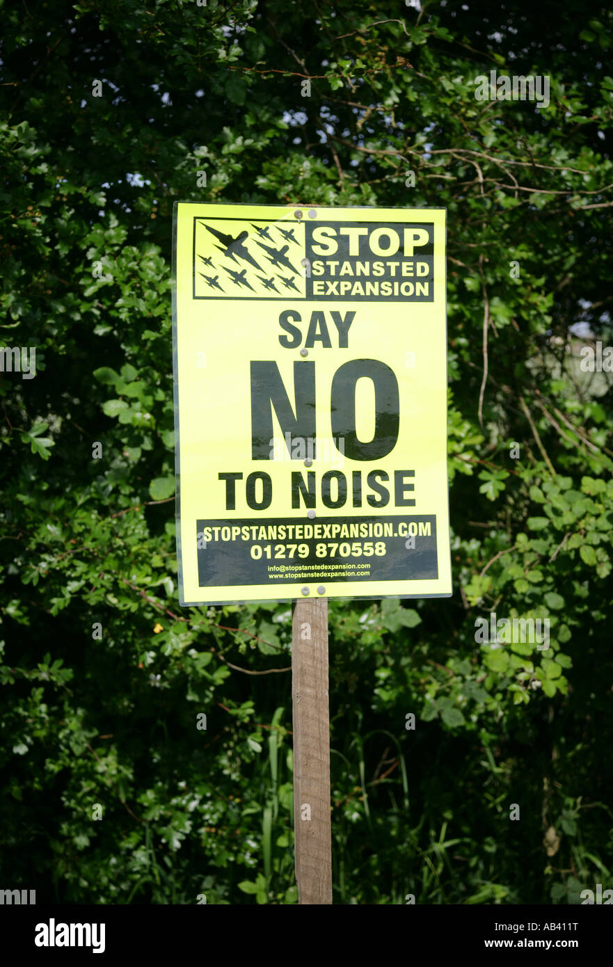 SSE protest placard outside a house threatened by the proposed building ...