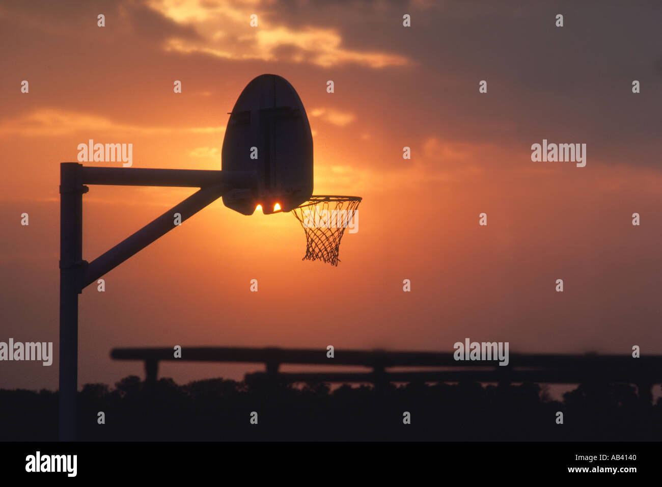 Lonely basketball hoop hi-res stock photography and images - Alamy