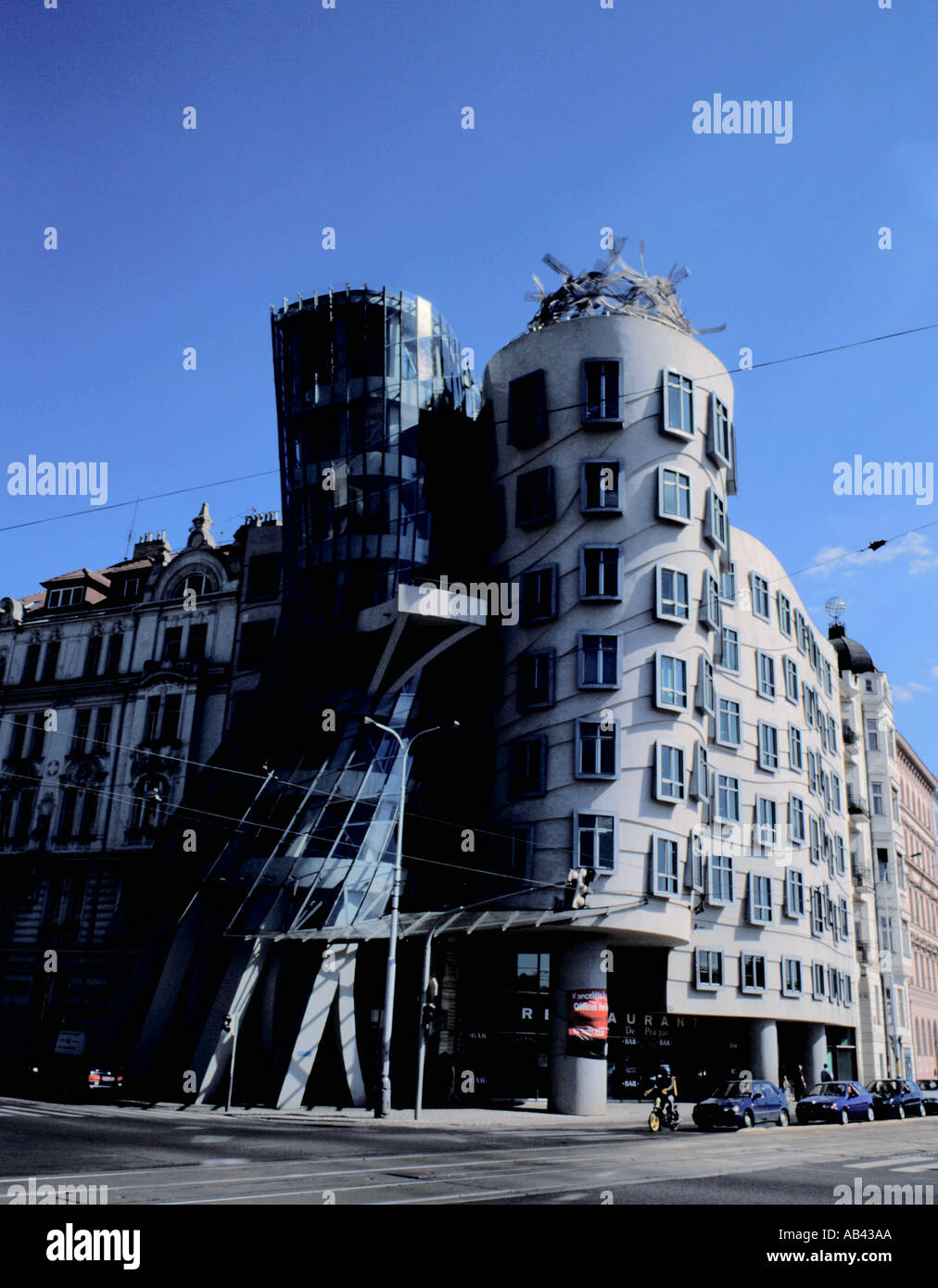 Cylinder shaped building hi-res stock photography and images - Alamy